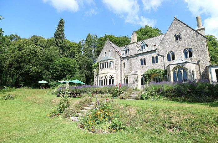 The 10 Best Self-Sufficient Communities in the UK - Become Self Sufficient